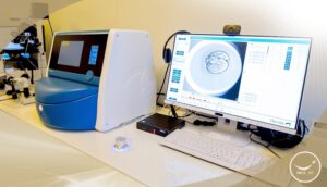 ตู้เลี้ยงตัวอ่อนแบบพิเศษ (EmbryoScope Plus) - Smile IVF Clinic